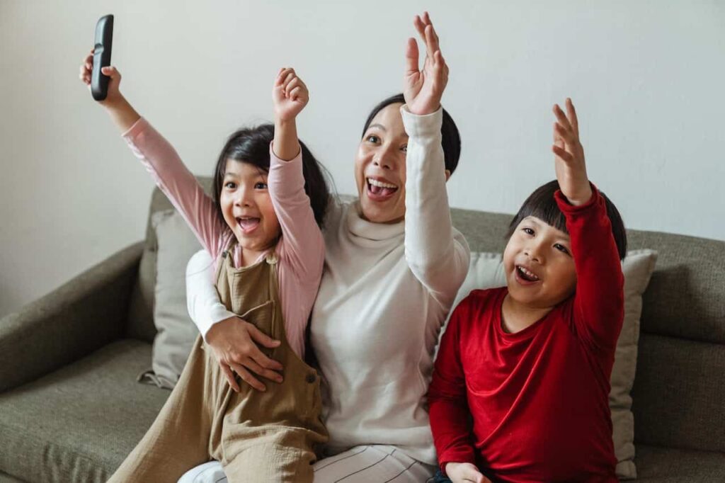 Tiger Parenting: Characteristics & Pros and Cons of Tiger Parenting