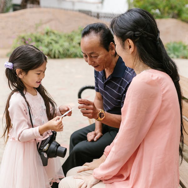 Decoding Manipulative Parenting: Signs, Tactics, Solutions